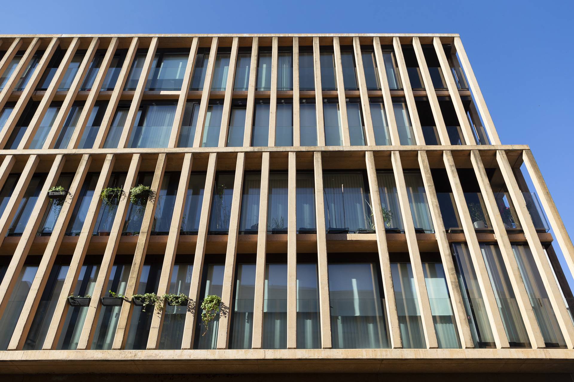 Residencial Cornes – Carbajo Barrios Arquitectos - Bandalux EN