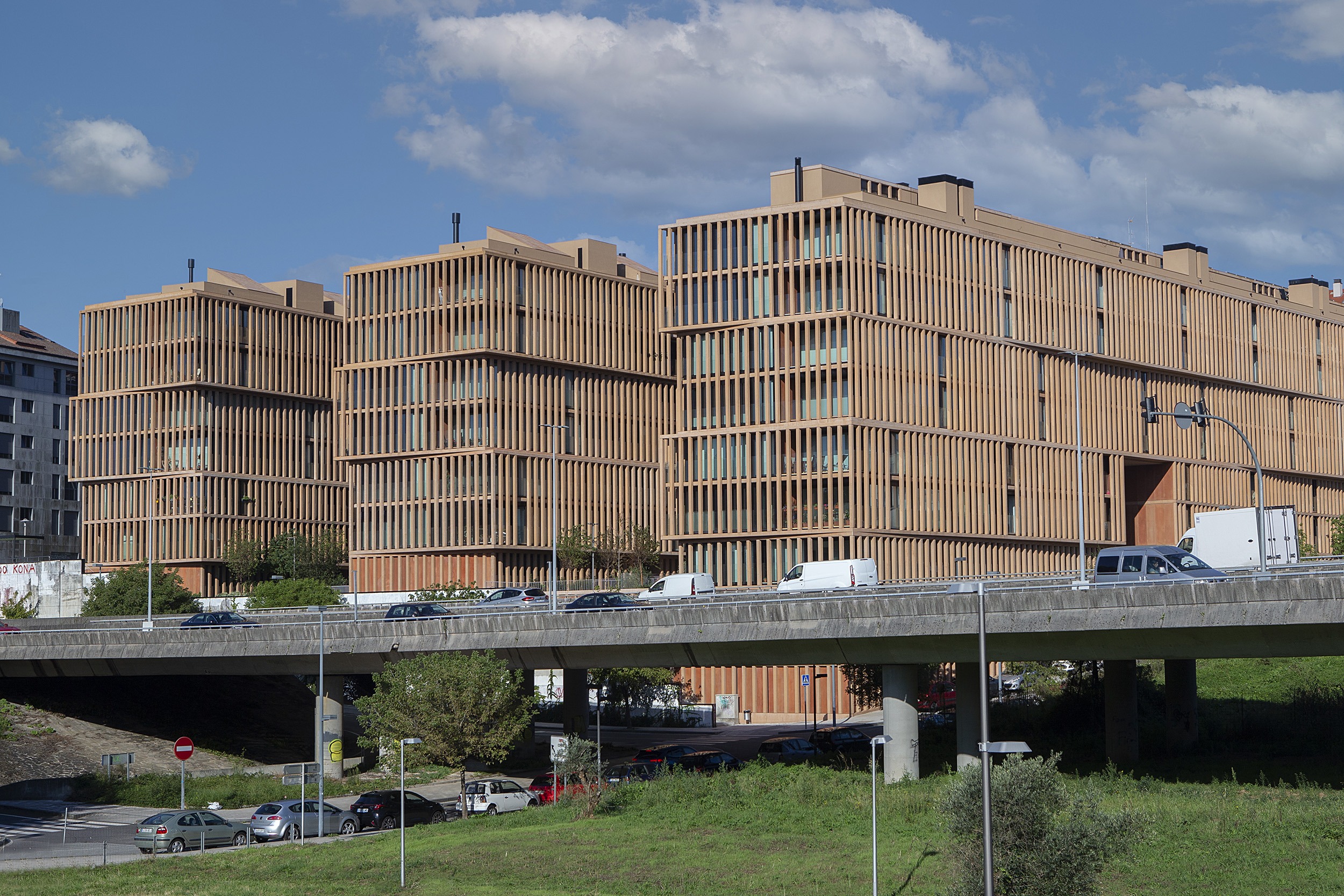 Residencial Cornes – Carbajo Barrios Arquitectos - Bandalux EN